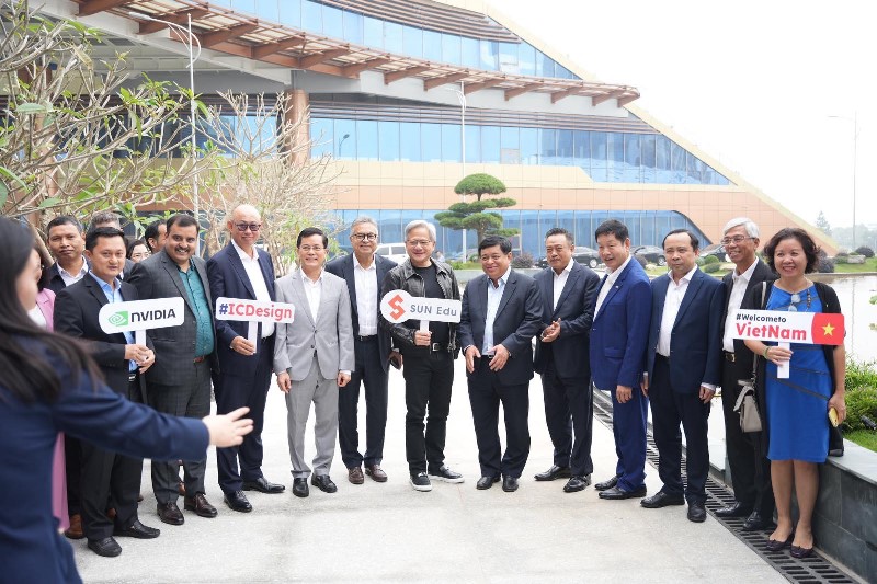 Opening of the Advanced Microchip Design Course at the Microchip Design Center in NIC Hoà Lạc ...